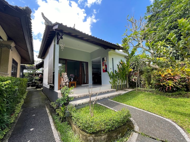 Ubud Dewi House Room 3 - Ubud