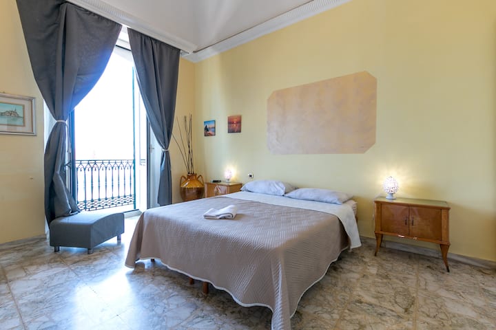 Large Room. Sea View, Kitchenette - Brindisi