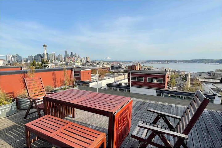 Modern Townhouse With Seattle Skyline & Ocean View - Seattle, WA