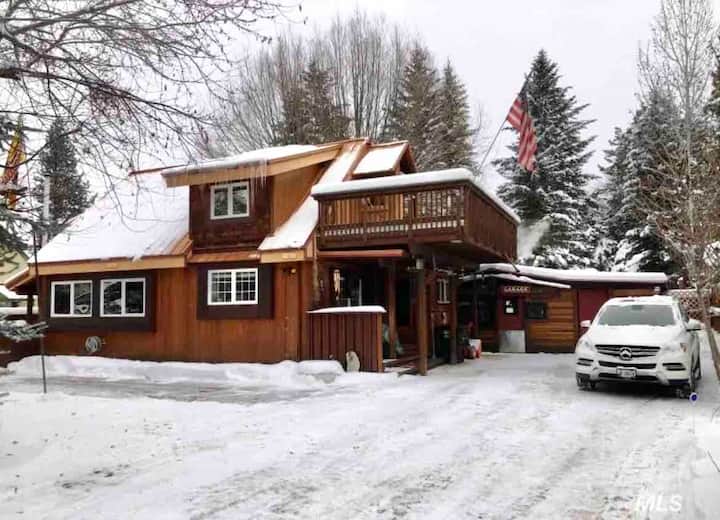 Mid Century Wood  Cabin Ski Chalet Downtown Mccall - McCall, ID