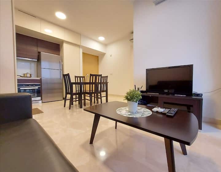 Two Bedroom Apartment At Queenstown - Jurong East