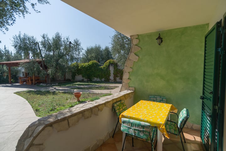 Borghetto Tio Pepe Menta A 400 Mt Dal Mare - Mattinata