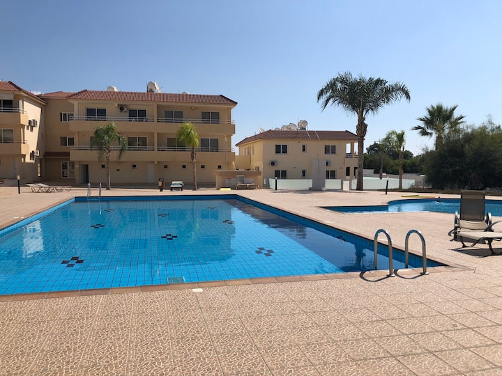 2 Bedroom With Private Garden, Walk To Nissi Beach - Ayia Napa