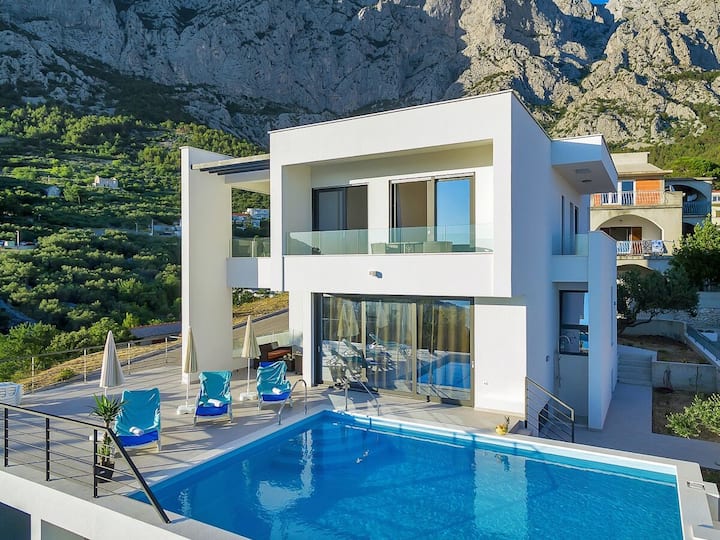 Villa Maslina**** With Heated Pool - Makarska
