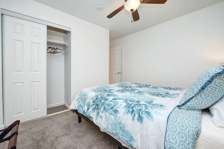 The Herr's Island! Sleeps 15! Free Parking. - Pittsburgh, PA
