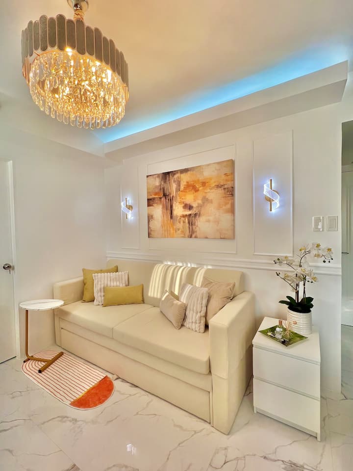 Elegant Suite W/ Parking Near St. Benedict Church - Silang