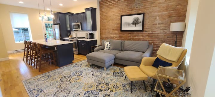 Walk To Track&downtown  Completely Renovated Apt A - 새러토가스프링스