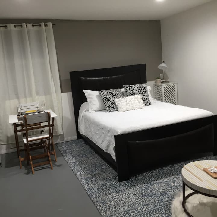 Urban Hillside Hideaway - Alhambra