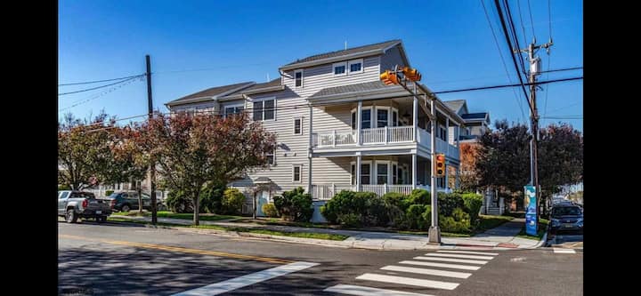 Ocnj Condo With Pool Close To Beach & Boardwalk - Ocean City, NJ