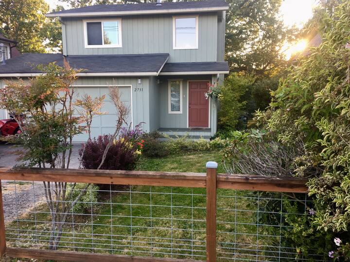 Charming Home Close To Mtn Biking, Lake & Downtown - Bellingham, WA