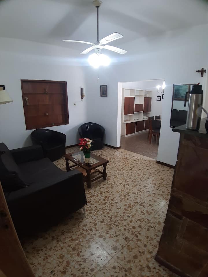 Casa Cómoda Y Amplia,con Parrillero Y Amplio Patio - Punta Colorada