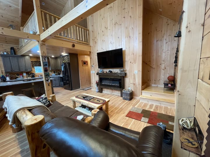 Brand New! Cozy Log Cabin Getaway - Bradford, VT