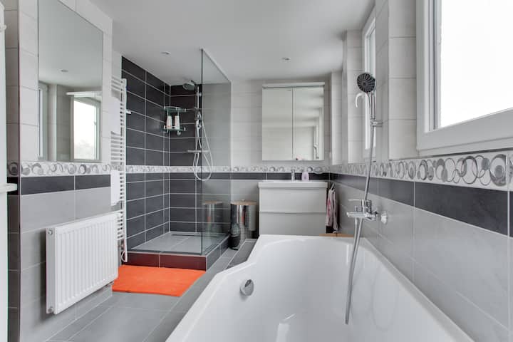 Nice & Quiet 80m² Apartment "David" - Aéroport de Prague-Václav-Havel (PRG)