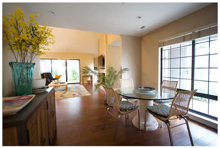Centrally Located, Quiet Townhouse - モデスト, CA