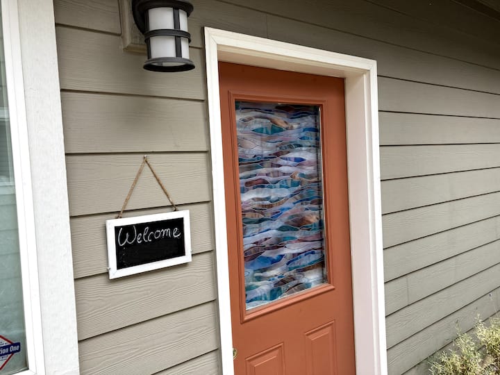 Orange Door Guest Studio - Private Entrance - Gresham, OR