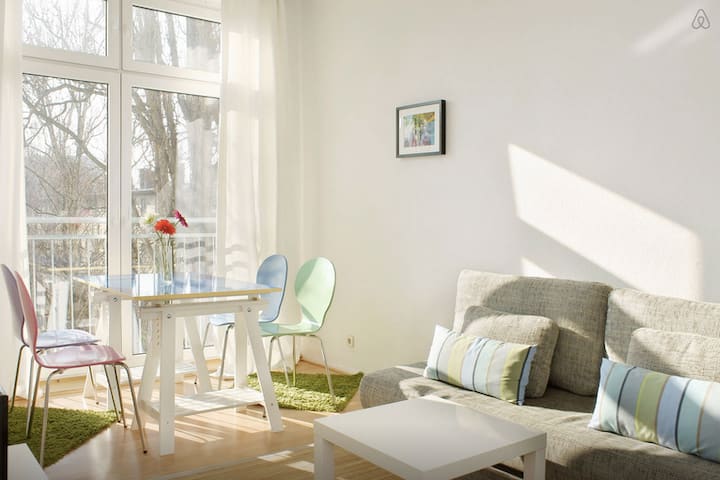 Top Floor City Pad - Apt 12 - Berlin