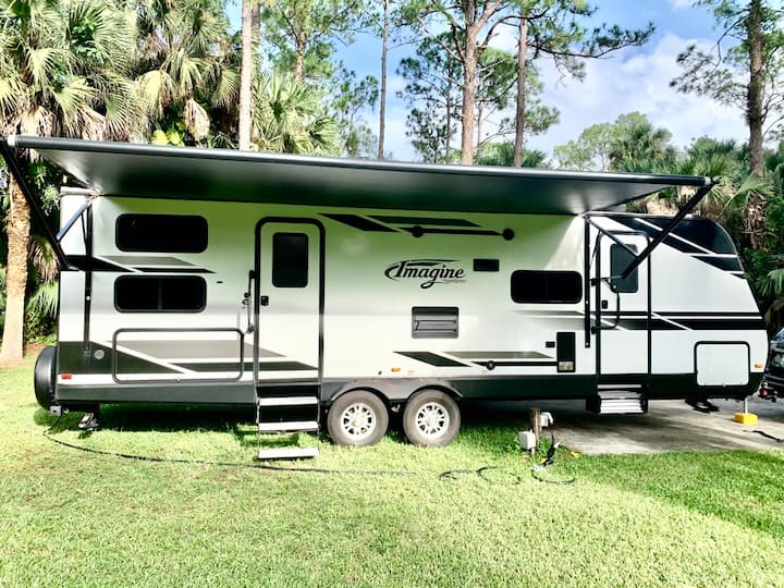 Modern Camper In Park - Jupiter, FL