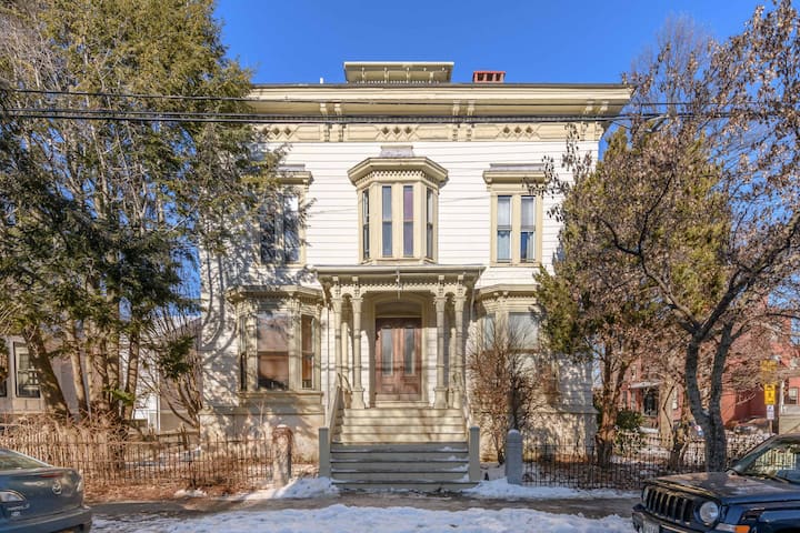 Sunny Duplex With Parking Downtown - South Portland, ME