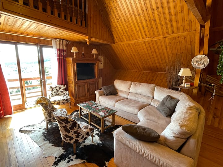 Authentique Chalet Super-besse Avec Vue Sur Le Lac Et Les Pistes - Super Besse
