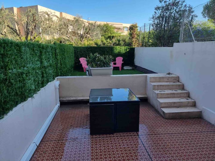F3 65 M² Rdc, Terrasse,jardin,parking, Wifi +Clim - Antibes
