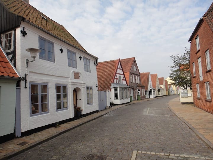 Gæsteværelser I Charmerende Fredet Byhus - Aabenraa