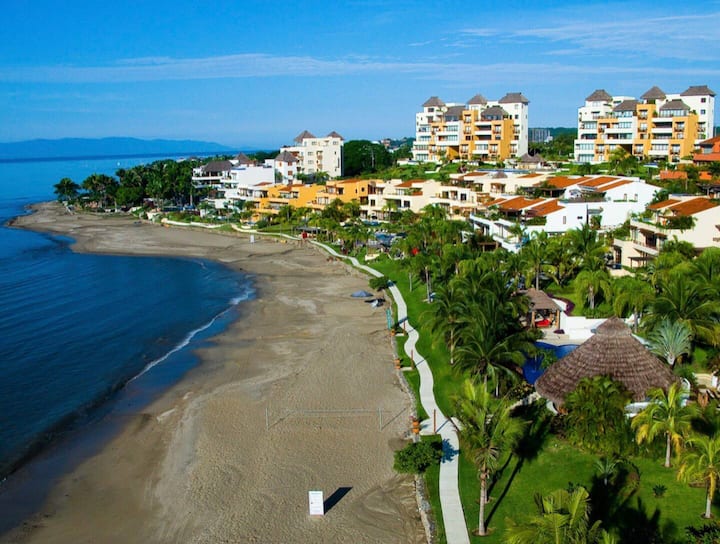Lujoso Departamento Frente Al Mar Con 8 Albercas - Bucerías
