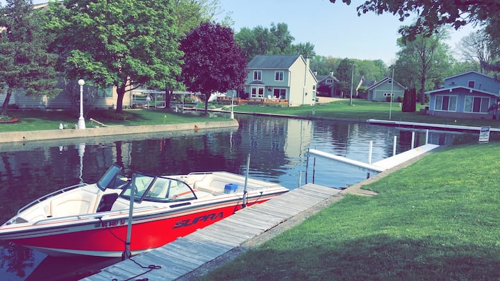Cottage and House Vacation Rentals in Tippecanoe Lake | Airbnb