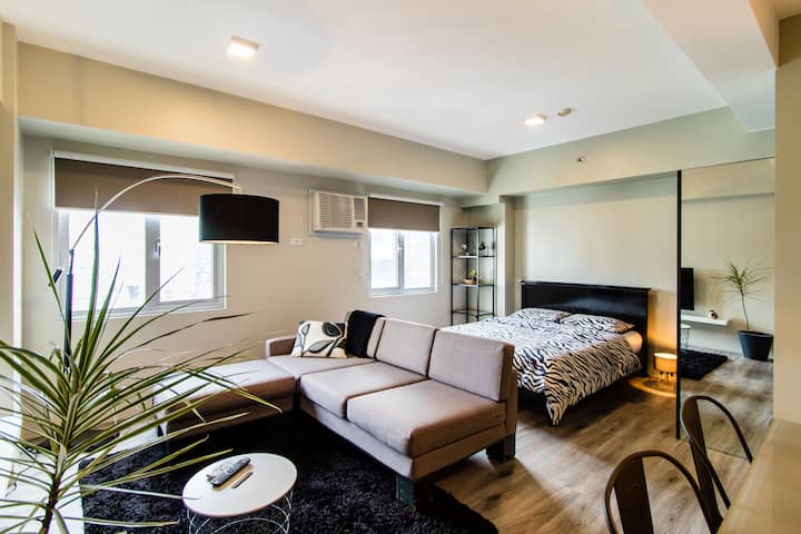 904 Executive Studio W/ City Views In Bgc North - Taguig