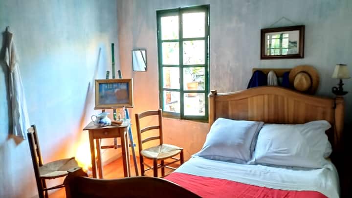 La Chambre Surprise De L'aubergine Rouge. - Arles