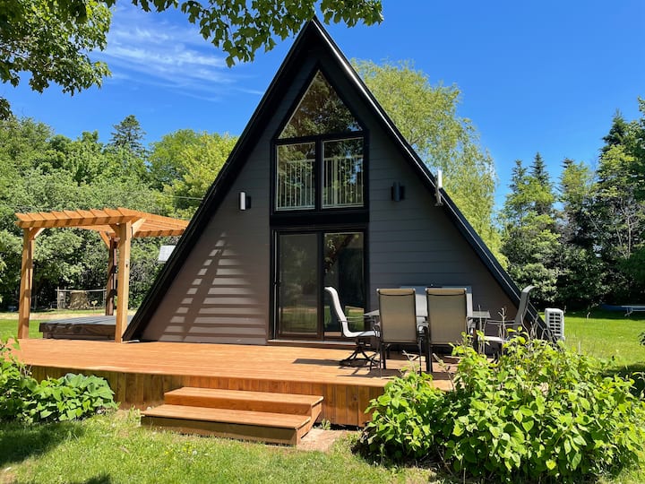 The Black Crow Cabin - Prince Edward Island