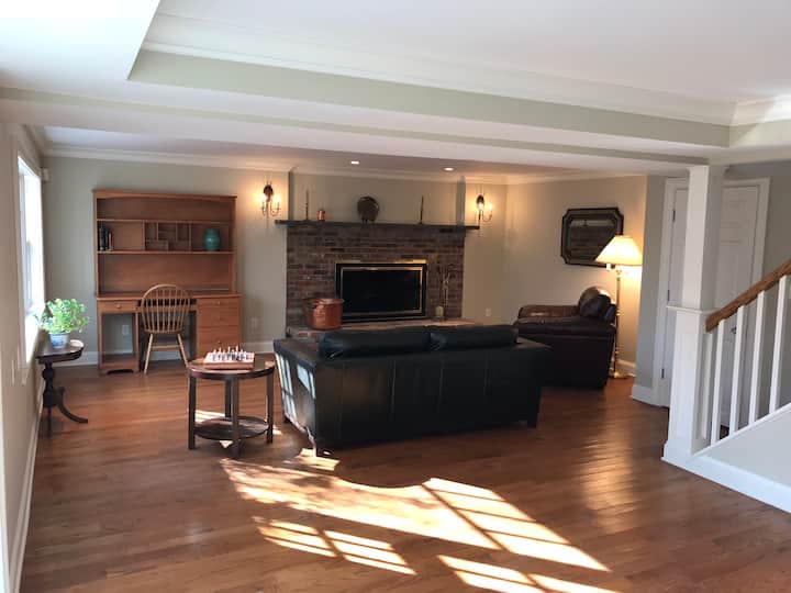 Spacious, Furnished, Private 3 Room Suite - Connecticut