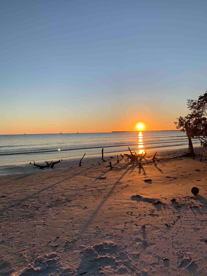 Cozy Coastal 2 Bedroom 2 Bath Townhouse With Pool - Fort Myers, FL