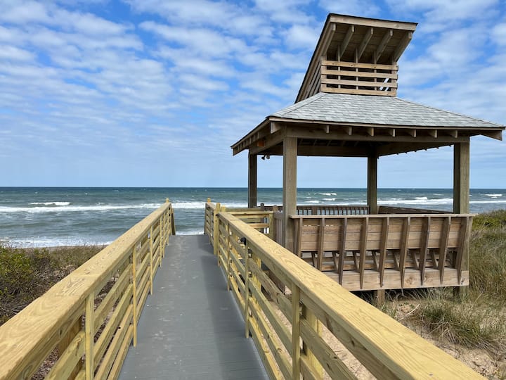 Incredible Views!  Sleeps 6 Semi-oceanfront Condo. - Duck, NC