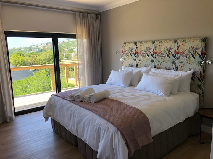 Comfortable Family Home 8 Sleeper. - Plettenberg Bay