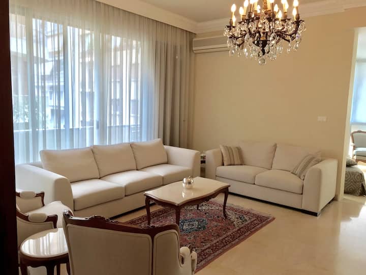 Luxurious Achrafieh 2bdr/ 24hr Electricity/interne - Beyrouth