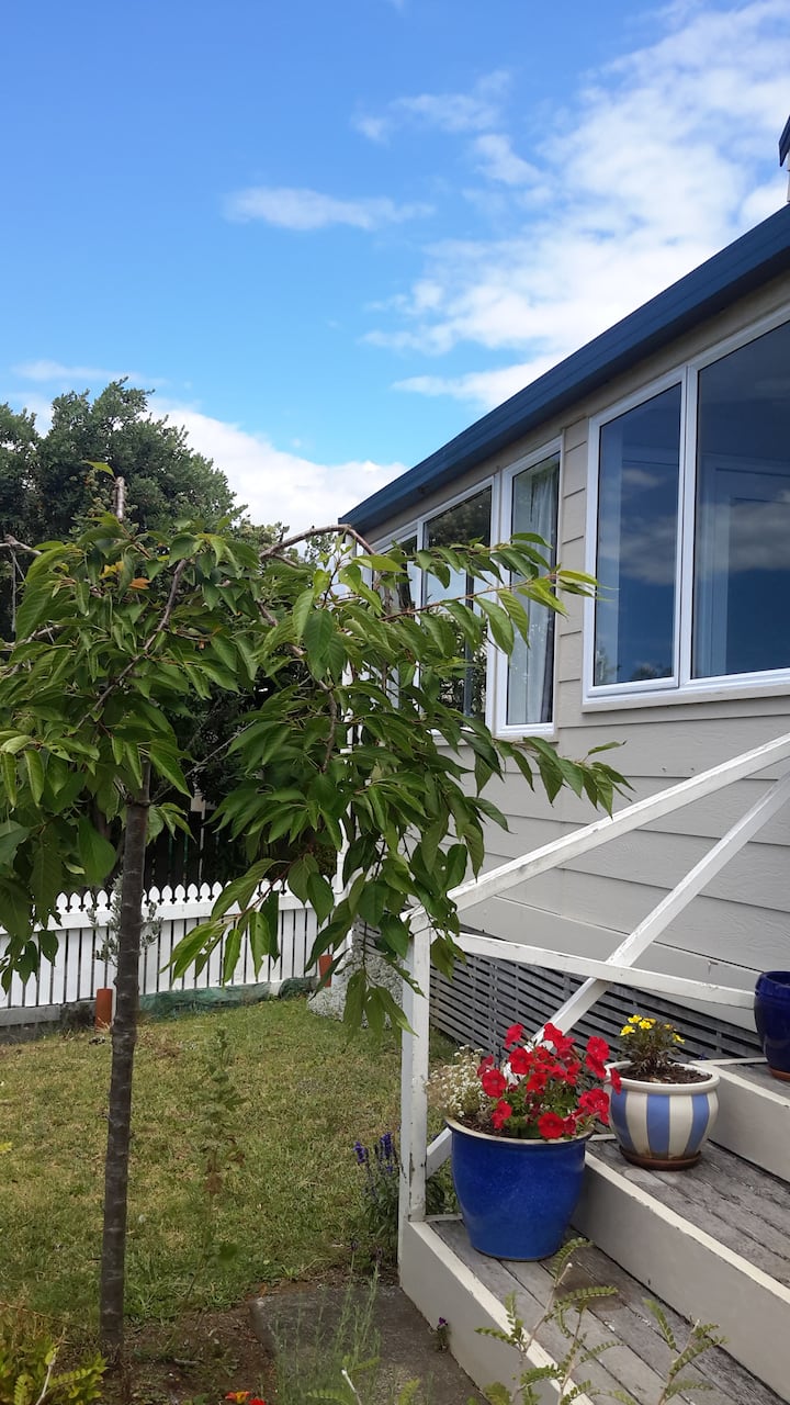 Country-style Cottage Right In Town - Kerikeri