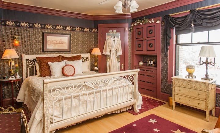The Anisette Room Located In A Restored Mansion - Helena, MT