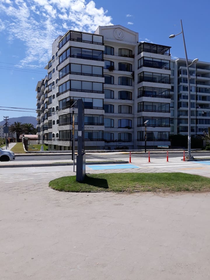 Amplio Y Cómodo Departamento En Primera Línea - Coquimbo