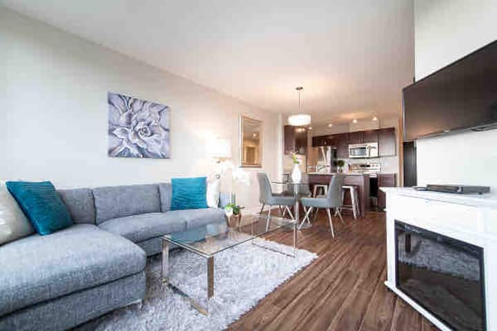 Stunning Downtown Condo - Jr 2 Bedroom With Parking (E3) - Vancouver