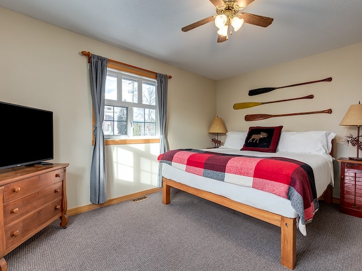 The Courthouse Inn - Deluxe King - Revelstoke