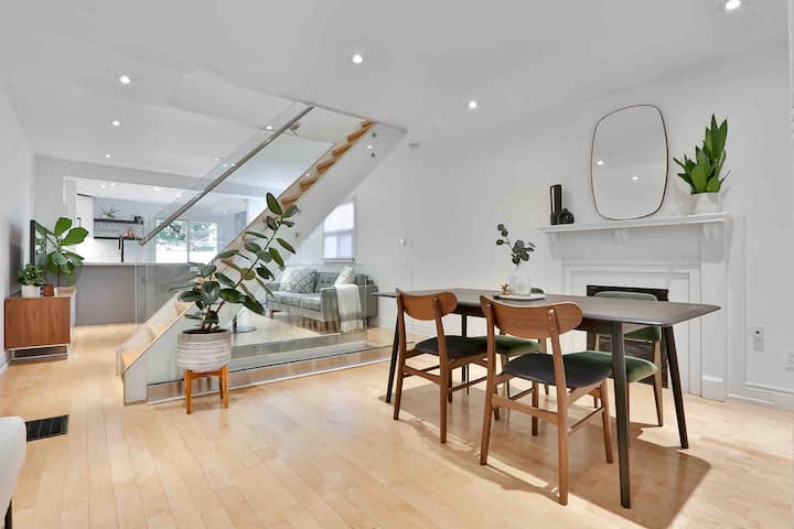Cottage Living In The Heart Of Leslieville - Toronto