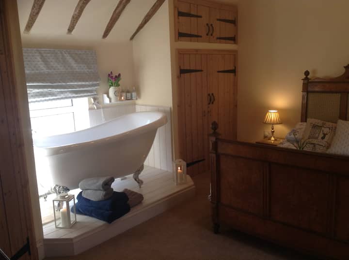 Beautiful Stone Riverside Cottage - Alton