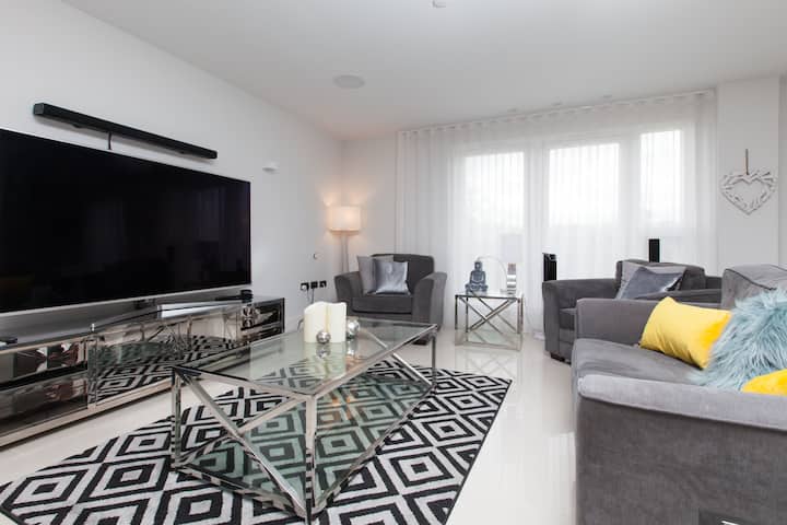 Luxurious Central Edinburgh Apartment - Sleeps 6 - Edinburgh