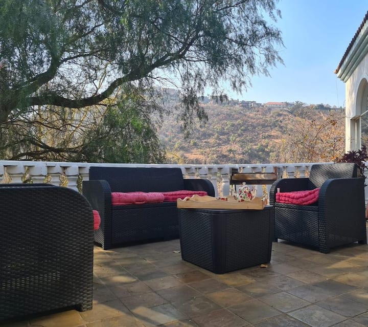 Bedroom Retreat , Forest View.wifi.
Top Floor. - Krugersdorp