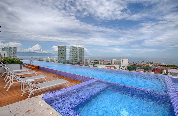 Zoho Skies Luxury Apartment - Puerto Vallarta