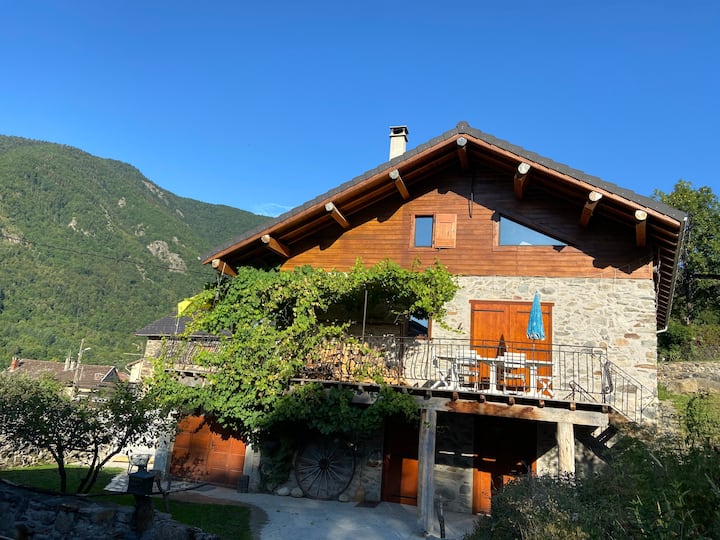 La Grange: Chalet Au Calme, Tout Neuf, 3 Terrasses - Ariège