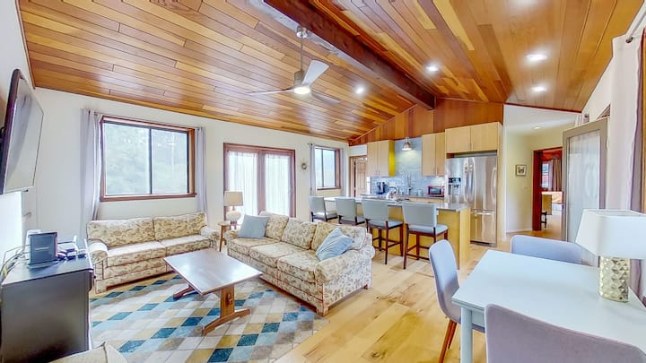 Azalea Reserve Upstairs Suite - Blue Lake, CA