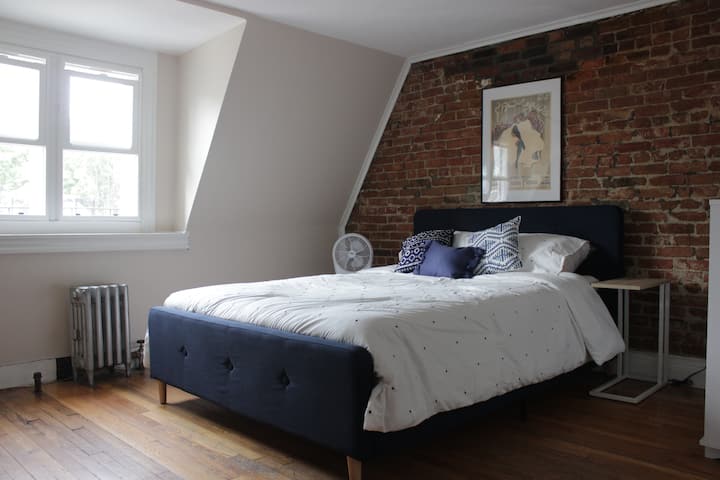 Exposed Brick Private Room-  3 Min. Walk To Subway - Boston, MA
