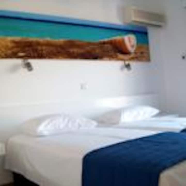 Flokkas Family Apartments - Fig Tree