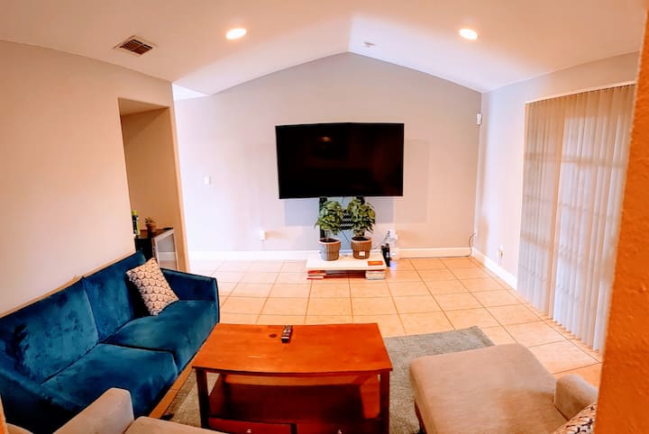 Gated | Nice Yard | 3 Rooms | Easy Freeway Access - Sacramento